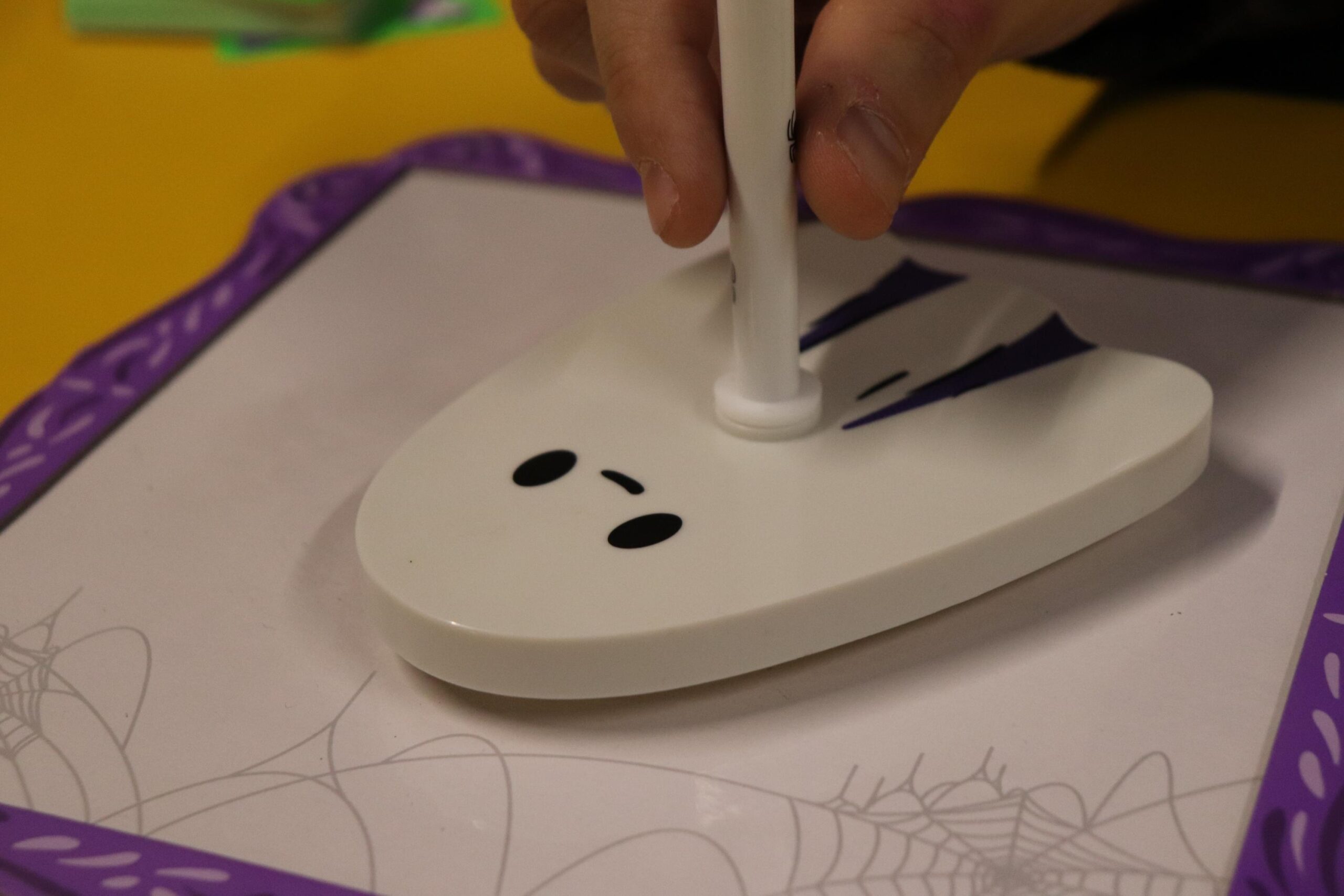 Ghosts Can't Draw is a Ouija-style guessing game – Big Boss Battle (B3)