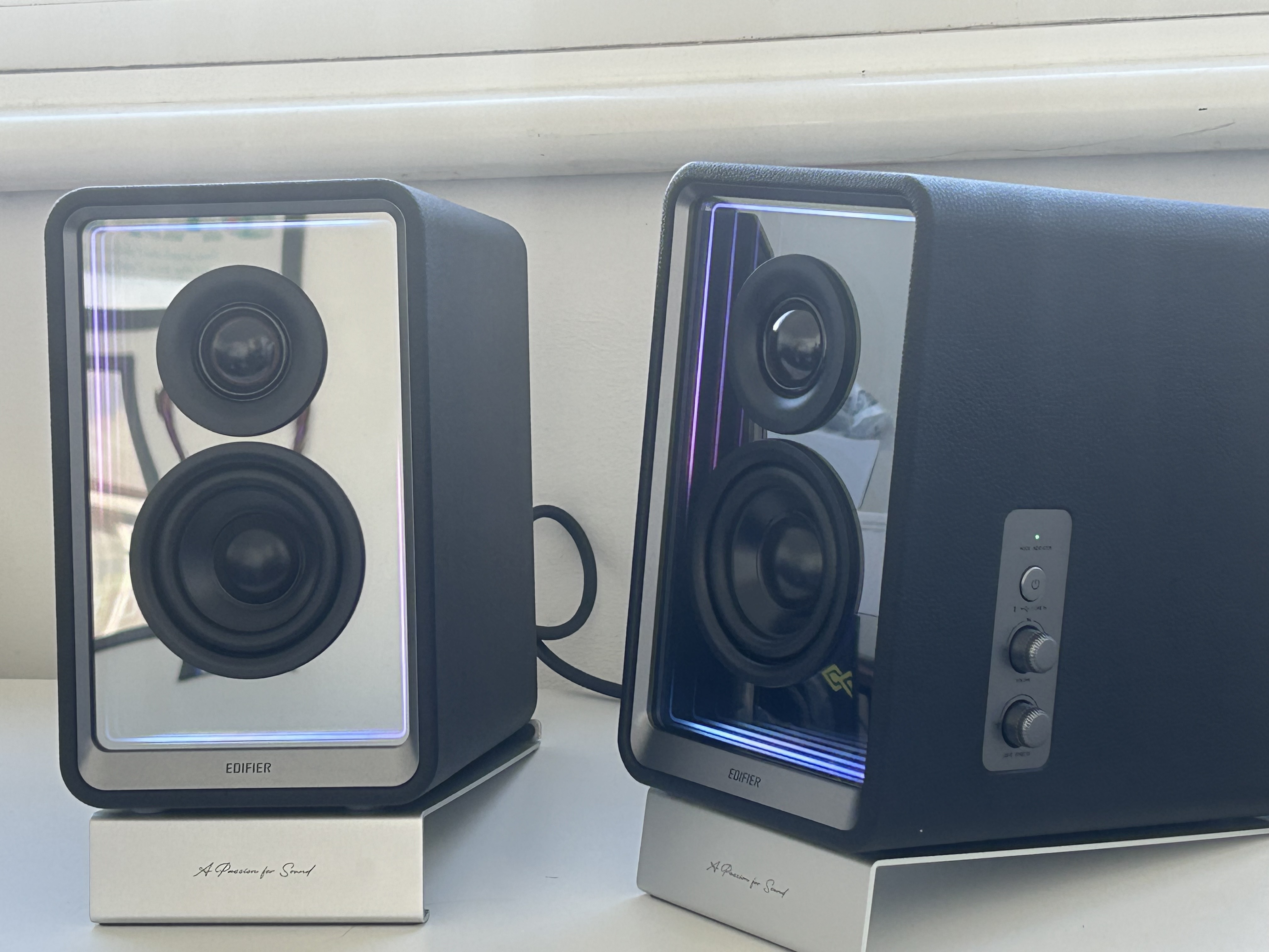 Edifier QR65 - Flashy, medium-sized speakers – Big Boss Battle (B3)